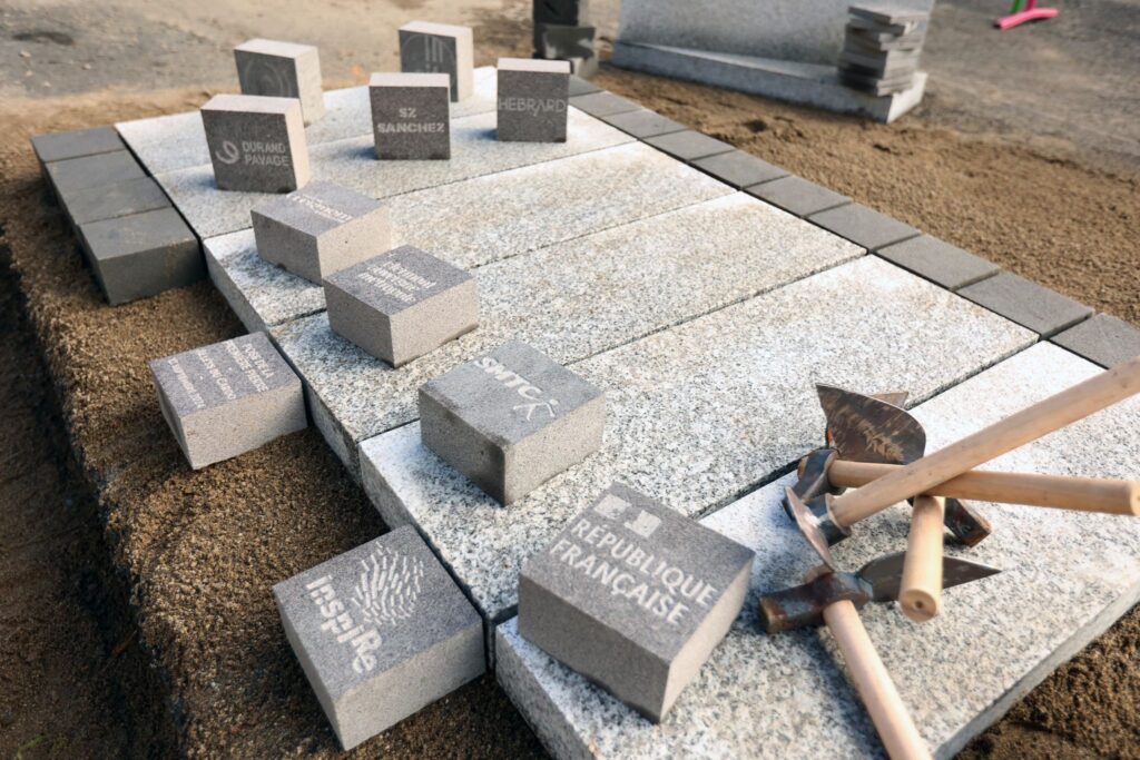 Allées du Cardo : pose de la première pierre - Inspire